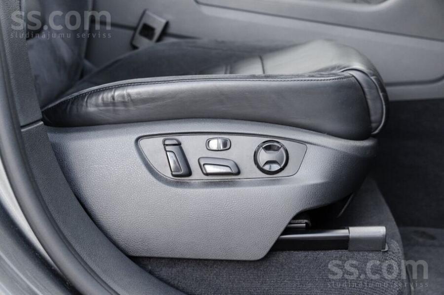 Grey Volkswagen Touareg 2015 in Riga, with an engine capacity of 3.00 L and mileage of 222 thousand km for 17950 €, photo 19 on AUTOMOTO.COM.LV