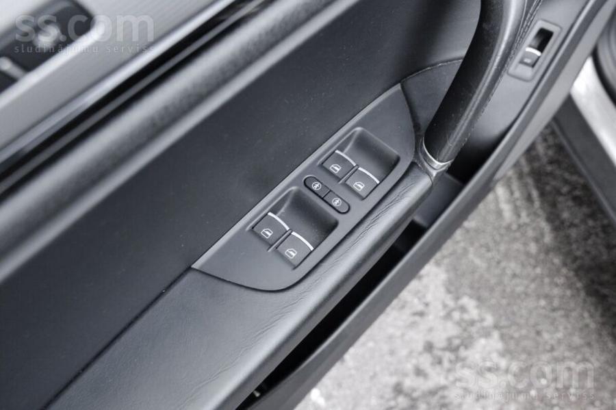 Grey Volkswagen Touareg 2015 in Riga, with an engine capacity of 3.00 L and mileage of 222 thousand km for 17950 €, photo 21 on AUTOMOTO.COM.LV