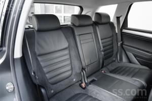 Grey Volkswagen Touareg 2015 in Riga, with an engine capacity of 3.00 L and mileage of 222 thousand km for 17950 €, photo 25 on AUTOMOTO.COM.LV