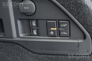 Grey Volkswagen Touareg 2015 in Riga, with an engine capacity of 3.00 L and mileage of 222 thousand km for 17950 €, photo 28 on AUTOMOTO.COM.LV