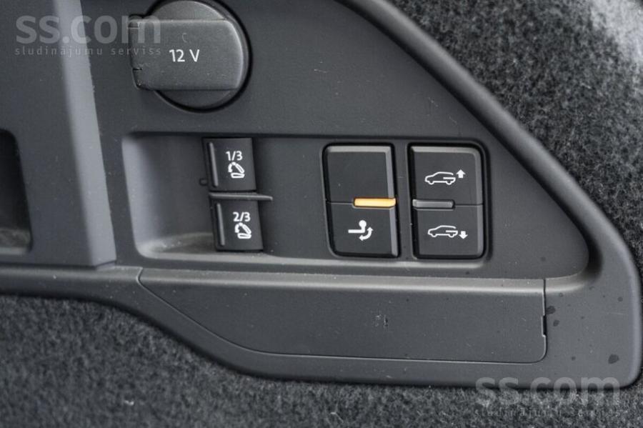 Grey Volkswagen Touareg 2015 in Riga, with an engine capacity of 3.00 L and mileage of 222 thousand km for 17950 €, photo 28 on AUTOMOTO.COM.LV
