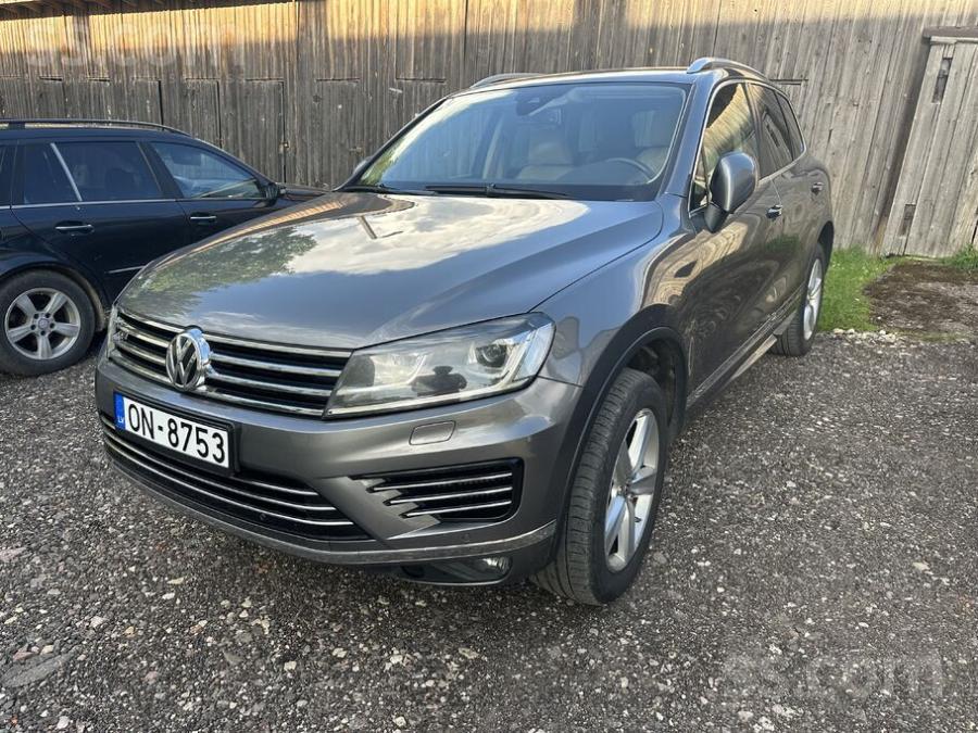 Pelēks Volkswagen Touareg 2015 Valka, ar dzinēja tilpumu 3.00 L un nobraukumu 223 tūkst. km par 12000 €, foto 3 vietnē AUTOMOTO.COM.LV