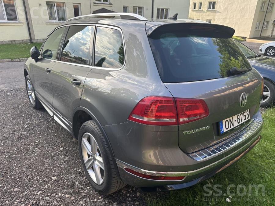 Pelēks Volkswagen Touareg 2015 Valka, ar dzinēja tilpumu 3.00 L un nobraukumu 223 tūkst. km par 12000 €, foto 4 vietnē AUTOMOTO.COM.LV