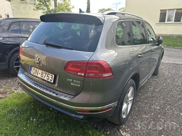 Pelēks Volkswagen Touareg 2015 Valka, ar dzinēja tilpumu 3.00 L un nobraukumu 223 tūkst. km par 12000 €, foto 4 vietnē AUTOMOTO.COM.LV