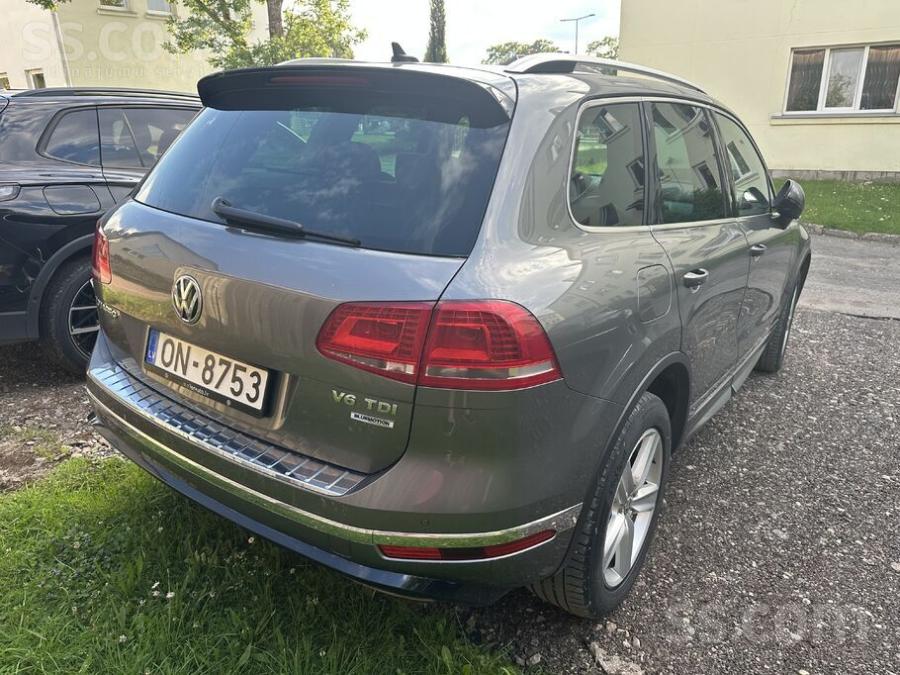 Pelēks Volkswagen Touareg 2015 Valka, ar dzinēja tilpumu 3.00 L un nobraukumu 223 tūkst. km par 12000 €, foto 5 vietnē AUTOMOTO.COM.LV