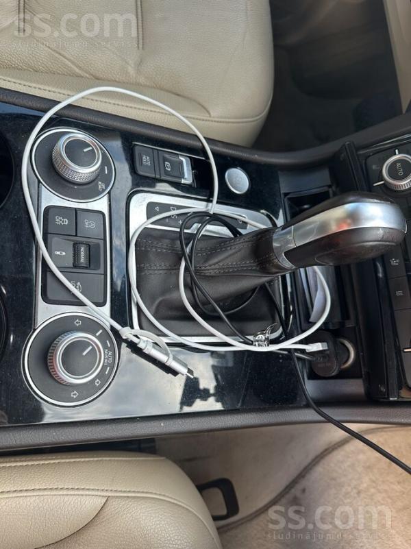 Pelēks Volkswagen Touareg 2015 Valka, ar dzinēja tilpumu 3.00 L un nobraukumu 223 tūkst. km par 12000 €, foto 5 vietnē AUTOMOTO.COM.LV