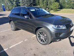 Grey Volkswagen Touareg 2015 in Rezekne, with an engine capacity of 3.00 L and mileage of 241 thousand km for 24000 €, photo  on AUTOMOTO.COM.LV