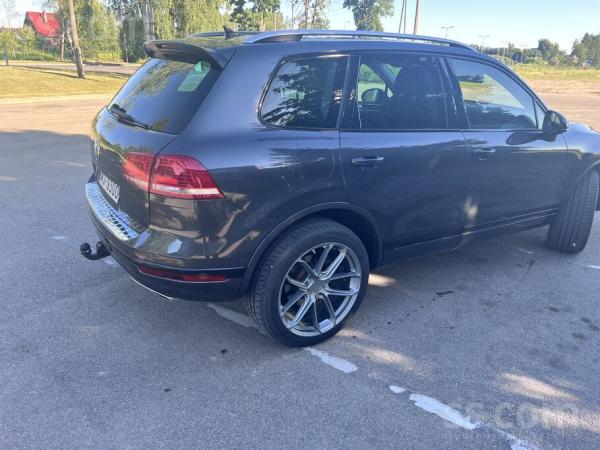 Pelēks Volkswagen Touareg 2015 Rēzekne, ar dzinēja tilpumu 3.00 L un nobraukumu 241 tūkst. km par 24000 €, foto 2 vietnē AUTOMOTO.COM.LV