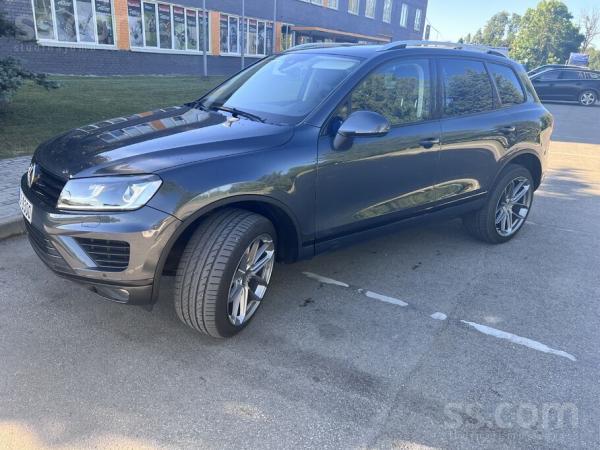 Pelēks Volkswagen Touareg 2015 Rēzekne, ar dzinēja tilpumu 3.00 L un nobraukumu 241 tūkst. km par 24000 €, foto 3 vietnē AUTOMOTO.COM.LV