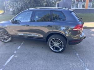 Pelēks Volkswagen Touareg 2015 Rēzekne, ar dzinēja tilpumu 3.00 L un nobraukumu 241 tūkst. km par 24000 €, foto 5 vietnē AUTOMOTO.COM.LV