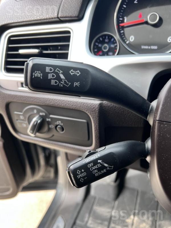 Pelēks Volkswagen Touareg 2015 Rēzekne, ar dzinēja tilpumu 3.00 L un nobraukumu 241 tūkst. km par 24000 €, foto 7 vietnē AUTOMOTO.COM.LV