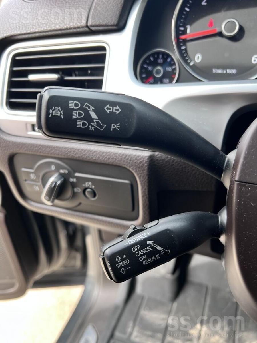 Pelēks Volkswagen Touareg 2015 Rēzekne, ar dzinēja tilpumu 3.00 L un nobraukumu 241 tūkst. km par 24000 €, foto 8 vietnē AUTOMOTO.COM.LV