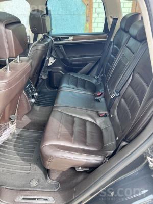 Pelēks Volkswagen Touareg 2015 Rēzekne, ar dzinēja tilpumu 3.00 L un nobraukumu 241 tūkst. km par 24000 €, foto 17 vietnē AUTOMOTO.COM.LV