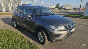 Grey Volkswagen Touareg 2015 in Klaipeda, with an engine capacity of 2.97 L and mileage of 227 thousand km for 13700 €, photo  on AUTOMOTO.COM.LV
