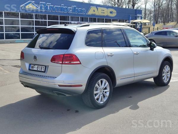 Grey Volkswagen Touareg 2015 in Riga, with an engine capacity of 3.00 L and mileage of 194 thousand km for 13600 €, photo 3 on AUTOMOTO.COM.LV