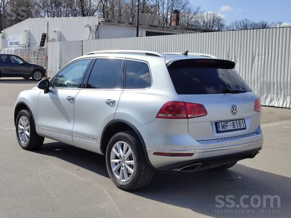 Grey Volkswagen Touareg 2015 in Riga, with an engine capacity of 3.00 L and mileage of 194 thousand km for 13600 €, photo 4 on AUTOMOTO.COM.LV
