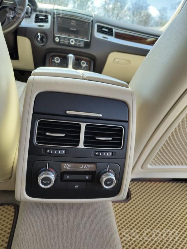 Grey Volkswagen Touareg 2015 in Riga, with an engine capacity of 3.00 L and mileage of 194 thousand km for 13600 €, photo 9 on AUTOMOTO.COM.LV