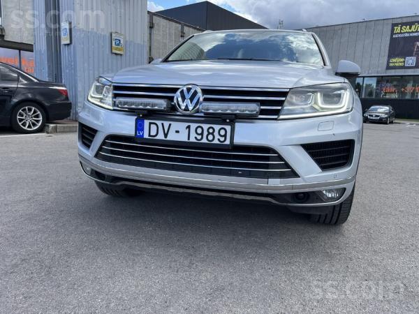 Grey Volkswagen Touareg 2015 in Riga, with an engine capacity of 3.00 L and mileage of 198 thousand km for 13800 €, photo 3 on AUTOMOTO.COM.LV