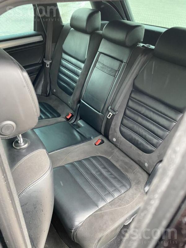 Grey Volkswagen Touareg 2015 in Cesis, with an engine capacity of 4.20 L and mileage of 429 thousand km for 12700 €, photo 5 on AUTOMOTO.COM.LV