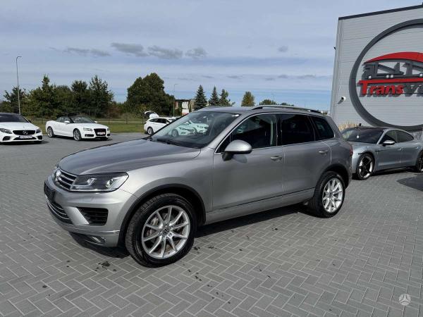 Grey Volkswagen Touareg 2015 in Telschi, with an engine capacity of 2.97 L and mileage of 202 thousand km for 14500 €, photo 3 on AUTOMOTO.COM.LV