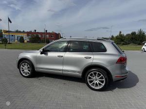 Grey Volkswagen Touareg 2015 in Telschi, with an engine capacity of 2.97 L and mileage of 202 thousand km for 14500 €, photo 4 on AUTOMOTO.COM.LV