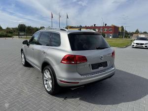 Grey Volkswagen Touareg 2015 in Telschi, with an engine capacity of 2.97 L and mileage of 202 thousand km for 14500 €, photo 5 on AUTOMOTO.COM.LV