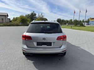 Grey Volkswagen Touareg 2015 in Telschi, with an engine capacity of 2.97 L and mileage of 202 thousand km for 14500 €, photo 6 on AUTOMOTO.COM.LV