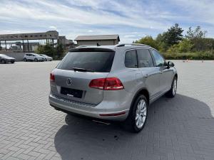Grey Volkswagen Touareg 2015 in Telschi, with an engine capacity of 2.97 L and mileage of 202 thousand km for 14500 €, photo 7 on AUTOMOTO.COM.LV