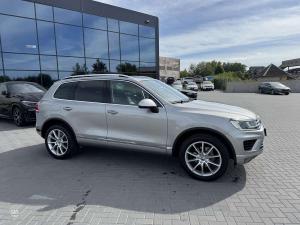 Grey Volkswagen Touareg 2015 in Telschi, with an engine capacity of 2.97 L and mileage of 202 thousand km for 14500 €, photo 9 on AUTOMOTO.COM.LV