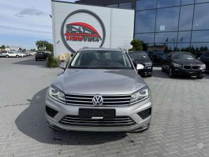 Grey Volkswagen Touareg 2015 in Telschi, with an engine capacity of 2.97 L and mileage of 202 thousand km for 14500 €, photo 11 on AUTOMOTO.COM.LV