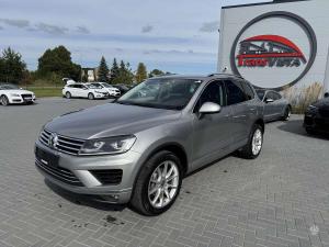 Grey Volkswagen Touareg 2015 in Telschi, with an engine capacity of 2.97 L and mileage of 202 thousand km for 14500 €, photo 12 on AUTOMOTO.COM.LV