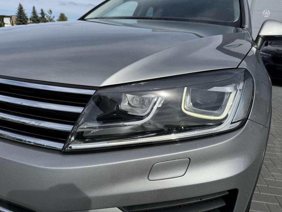 Grey Volkswagen Touareg 2015 in Telschi, with an engine capacity of 2.97 L and mileage of 202 thousand km for 14500 €, photo 15 on AUTOMOTO.COM.LV