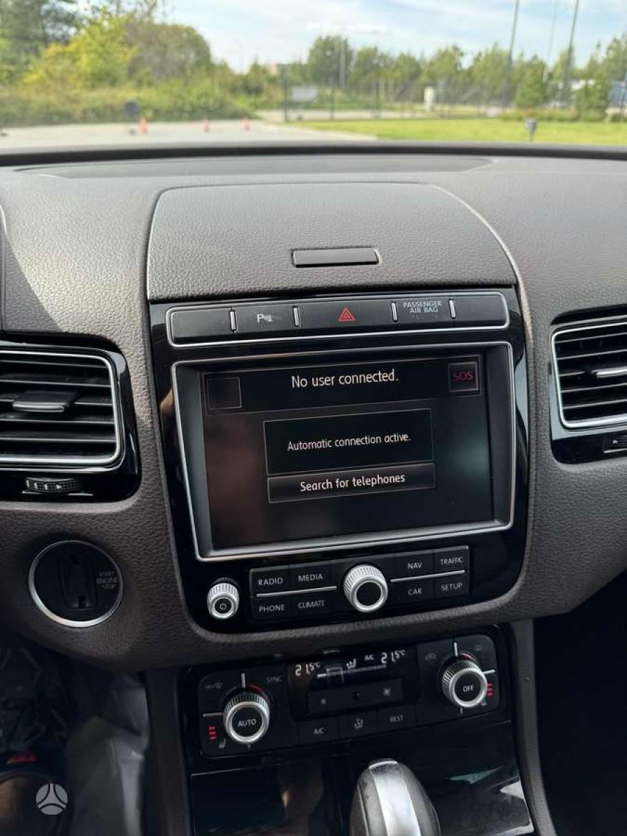 Grey Volkswagen Touareg 2015 in Telschi, with an engine capacity of 2.97 L and mileage of 202 thousand km for 14500 €, photo 30 on AUTOMOTO.COM.LV