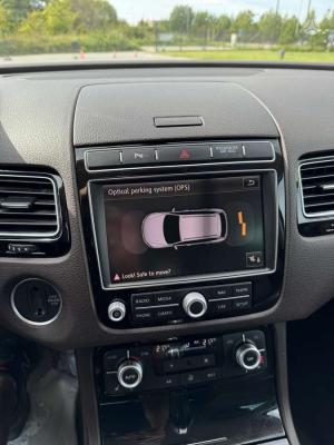 Grey Volkswagen Touareg 2015 in Telschi, with an engine capacity of 2.97 L and mileage of 202 thousand km for 14500 €, photo 37 on AUTOMOTO.COM.LV