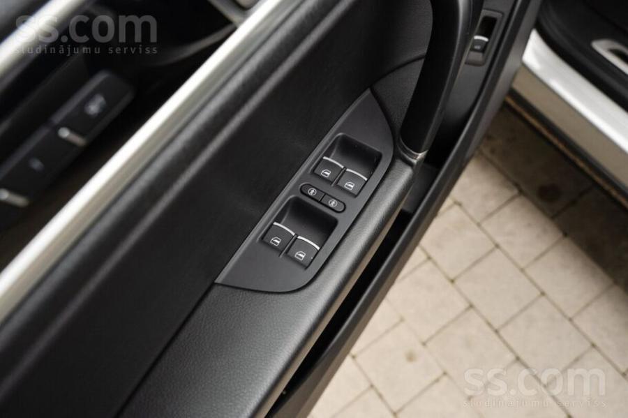Pelēks Volkswagen Touareg 2015 Rīga, ar dzinēja tilpumu 3.00 L un nobraukumu 230 tūkst. km par 21800 €, foto 8 vietnē AUTOMOTO.COM.LV