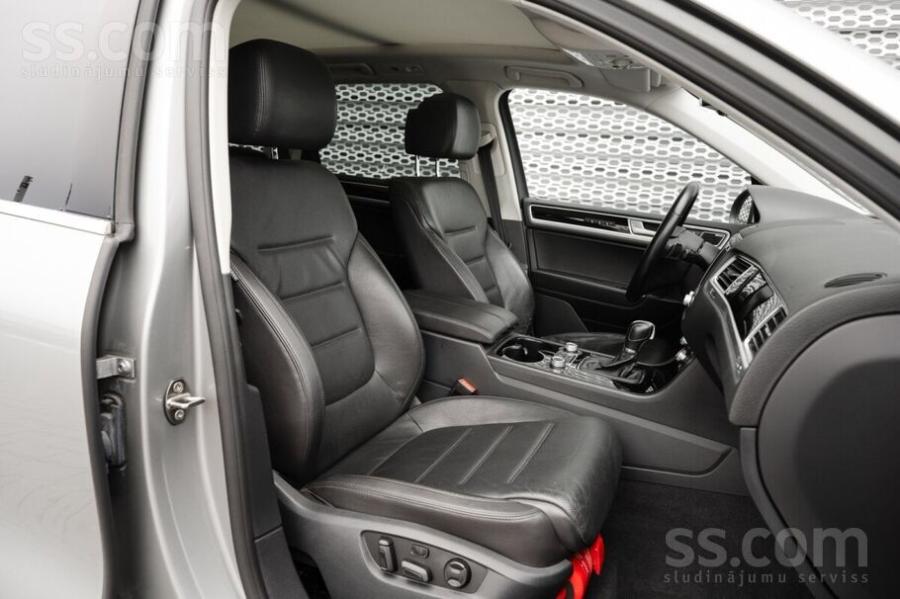 Pelēks Volkswagen Touareg 2015 Rīga, ar dzinēja tilpumu 3.00 L un nobraukumu 230 tūkst. km par 21800 €, foto 14 vietnē AUTOMOTO.COM.LV