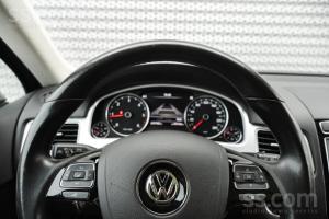 Pelēks Volkswagen Touareg 2015 Rīga, ar dzinēja tilpumu 3.00 L un nobraukumu 230 tūkst. km par 21800 €, foto 15 vietnē AUTOMOTO.COM.LV