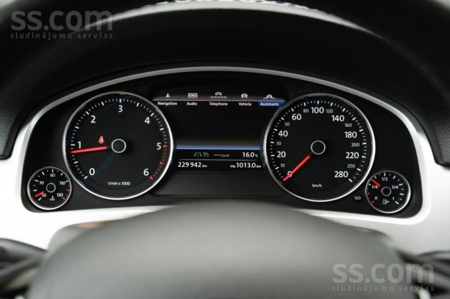 Pelēks Volkswagen Touareg 2015 Rīga, ar dzinēja tilpumu 3.00 L un nobraukumu 230 tūkst. km par 21800 €, foto 17 vietnē AUTOMOTO.COM.LV