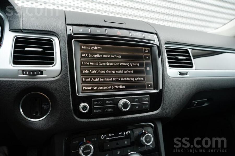 Pelēks Volkswagen Touareg 2015 Rīga, ar dzinēja tilpumu 3.00 L un nobraukumu 230 tūkst. km par 21800 €, foto 19 vietnē AUTOMOTO.COM.LV