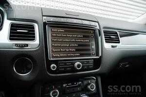 Pelēks Volkswagen Touareg 2015 Rīga, ar dzinēja tilpumu 3.00 L un nobraukumu 230 tūkst. km par 21800 €, foto 20 vietnē AUTOMOTO.COM.LV