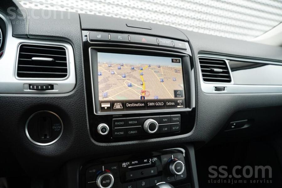 Pelēks Volkswagen Touareg 2015 Rīga, ar dzinēja tilpumu 3.00 L un nobraukumu 230 tūkst. km par 21800 €, foto 21 vietnē AUTOMOTO.COM.LV