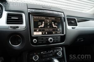Pelēks Volkswagen Touareg 2015 Rīga, ar dzinēja tilpumu 3.00 L un nobraukumu 230 tūkst. km par 21800 €, foto 22 vietnē AUTOMOTO.COM.LV