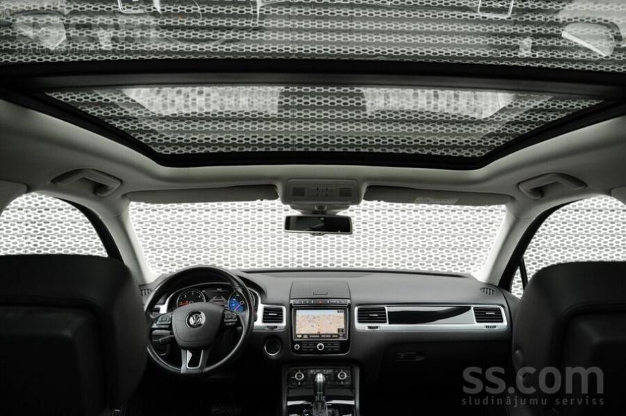 Pelēks Volkswagen Touareg 2015 Rīga, ar dzinēja tilpumu 3.00 L un nobraukumu 230 tūkst. km par 21800 €, foto 26 vietnē AUTOMOTO.COM.LV