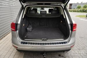 Pelēks Volkswagen Touareg 2015 Rīga, ar dzinēja tilpumu 3.00 L un nobraukumu 230 tūkst. km par 21800 €, foto 29 vietnē AUTOMOTO.COM.LV