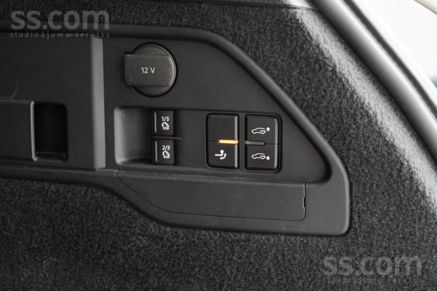 Pelēks Volkswagen Touareg 2015 Rīga, ar dzinēja tilpumu 3.00 L un nobraukumu 230 tūkst. km par 21800 €, foto 30 vietnē AUTOMOTO.COM.LV