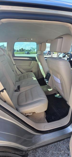 Pelēks Volkswagen Touareg 2015 Tallina, ar dzinēja tilpumu 3.00 L un nobraukumu 250 tūkst. km par 16700 €, foto 5 vietnē AUTOMOTO.COM.LV