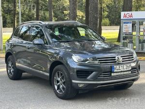Grey Volkswagen Touareg 2015 in Riga, with an engine capacity of 3.00 L and mileage of 249 thousand km for 14390 €, photo 3 on AUTOMOTO.COM.LV