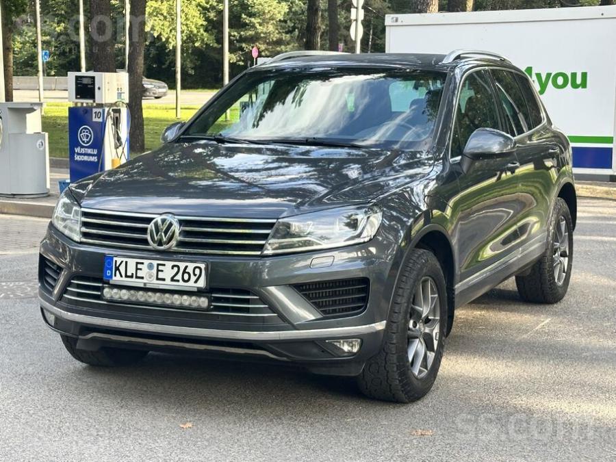 Grey Volkswagen Touareg 2015 in Riga, with an engine capacity of 3.00 L and mileage of 249 thousand km for 14390 €, photo 5 on AUTOMOTO.COM.LV