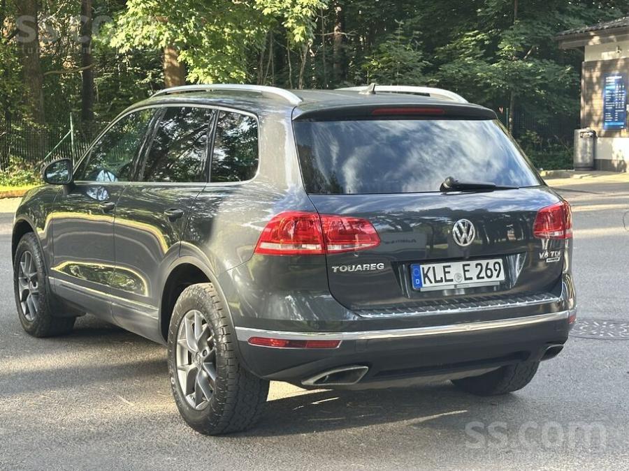 Grey Volkswagen Touareg 2015 in Riga, with an engine capacity of 3.00 L and mileage of 249 thousand km for 14390 €, photo 7 on AUTOMOTO.COM.LV