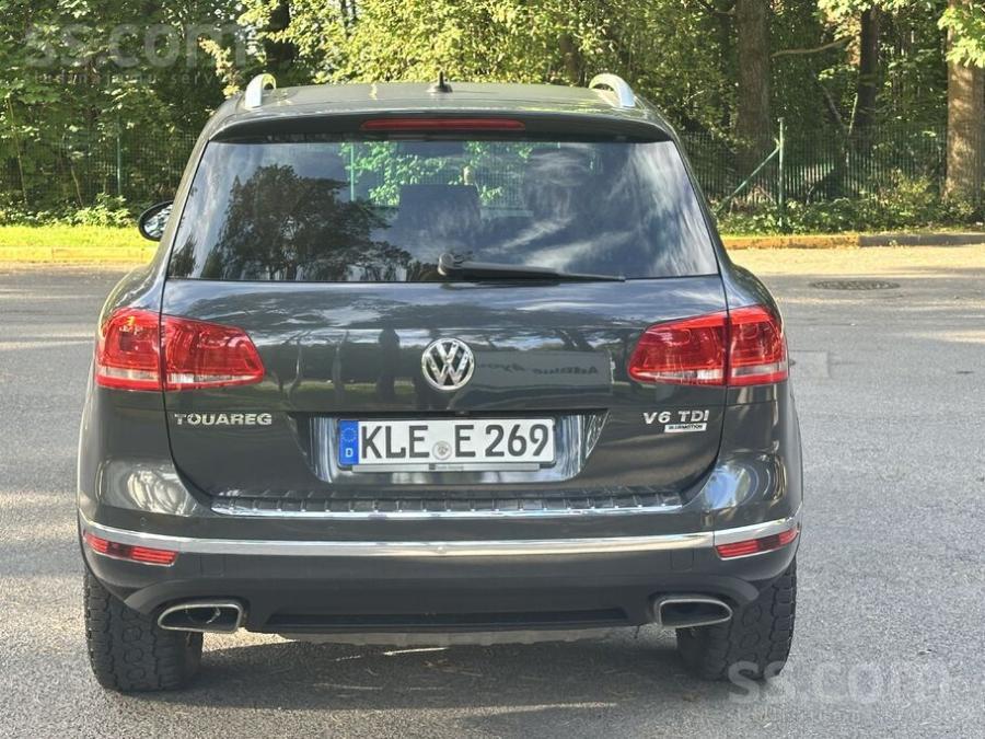 Grey Volkswagen Touareg 2015 in Riga, with an engine capacity of 3.00 L and mileage of 249 thousand km for 14390 €, photo 8 on AUTOMOTO.COM.LV